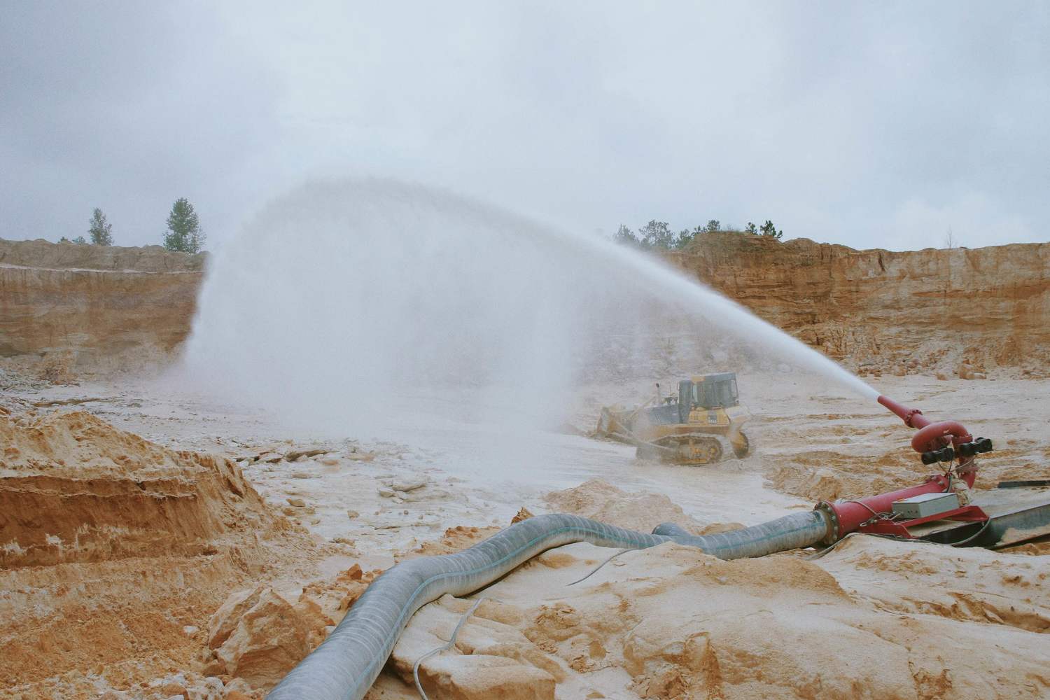 Hydro mining with STANG water monitors